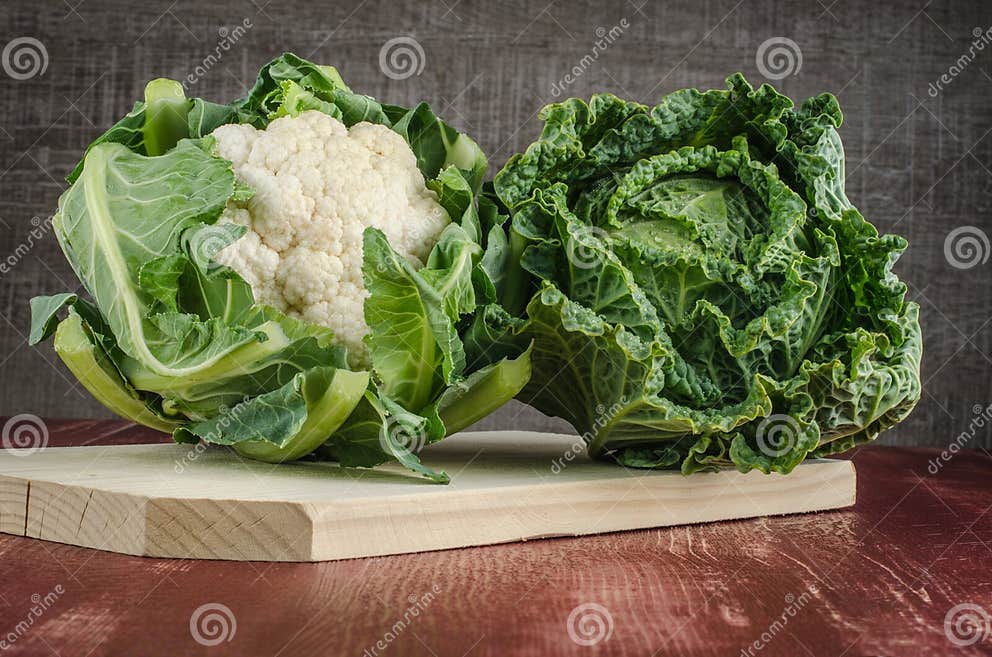 Col De La Coliflor Y De Col Rizada Foto de archivo - Imagen de surtido ...