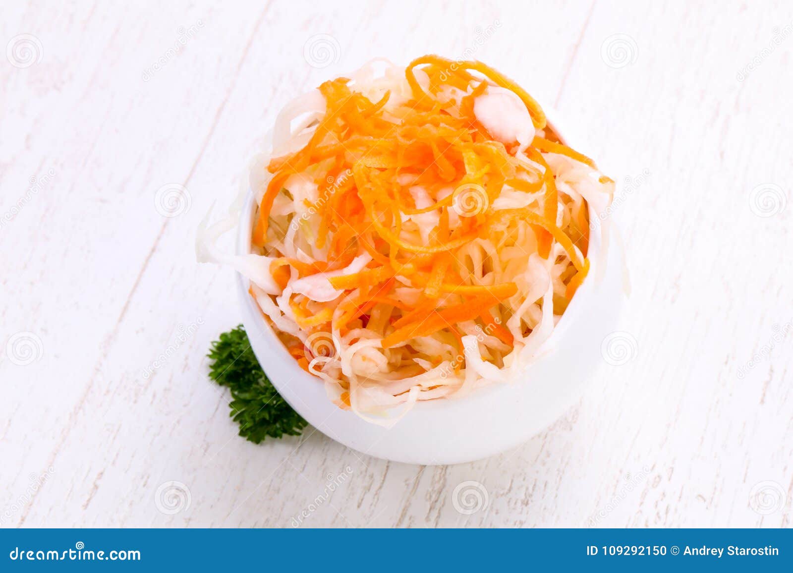 Col fermentada tradicional foto de archivo. Imagen de dieta - 109292150