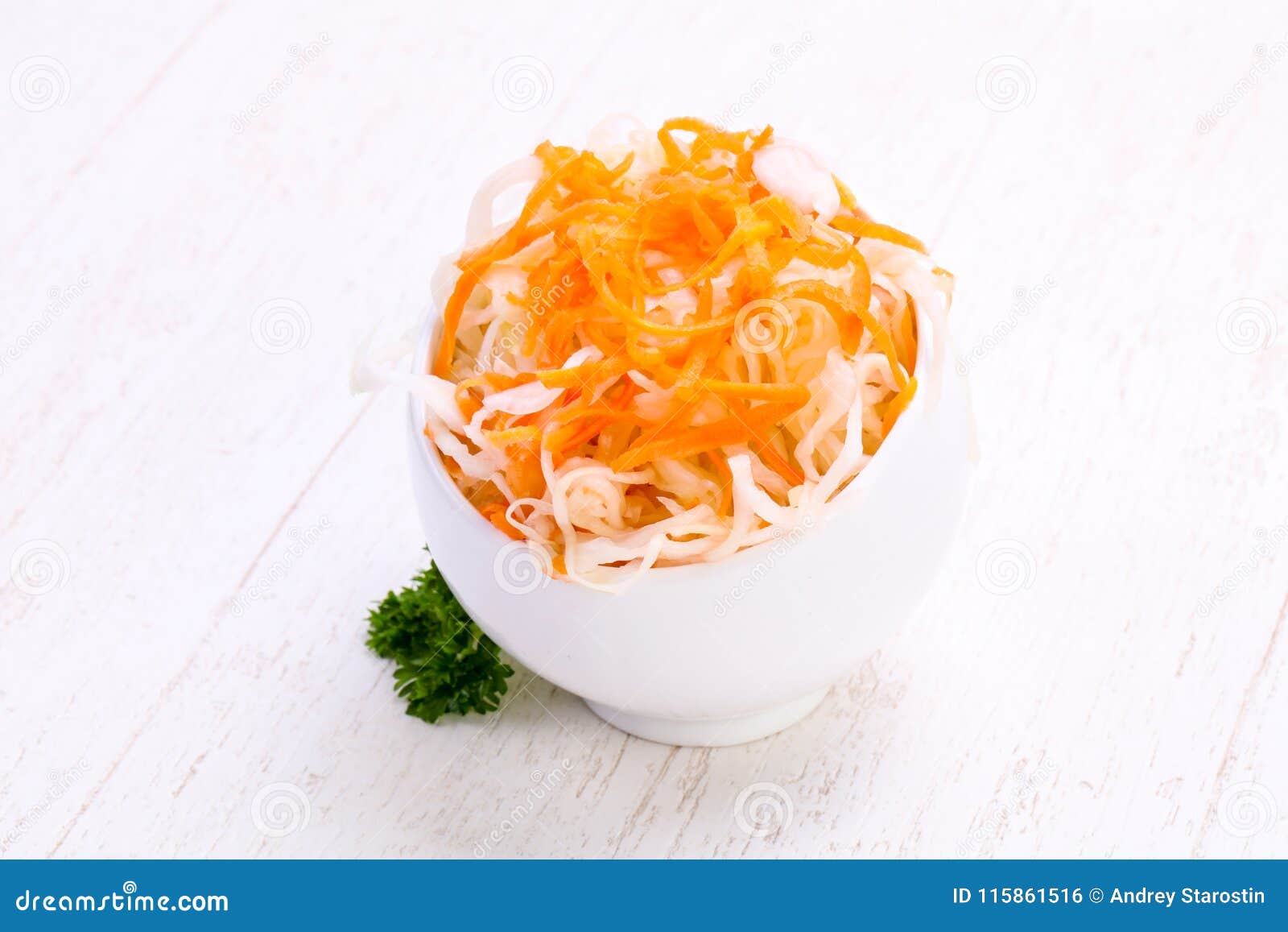 Col fermentada tradicional foto de archivo. Imagen de chucrut - 115861516