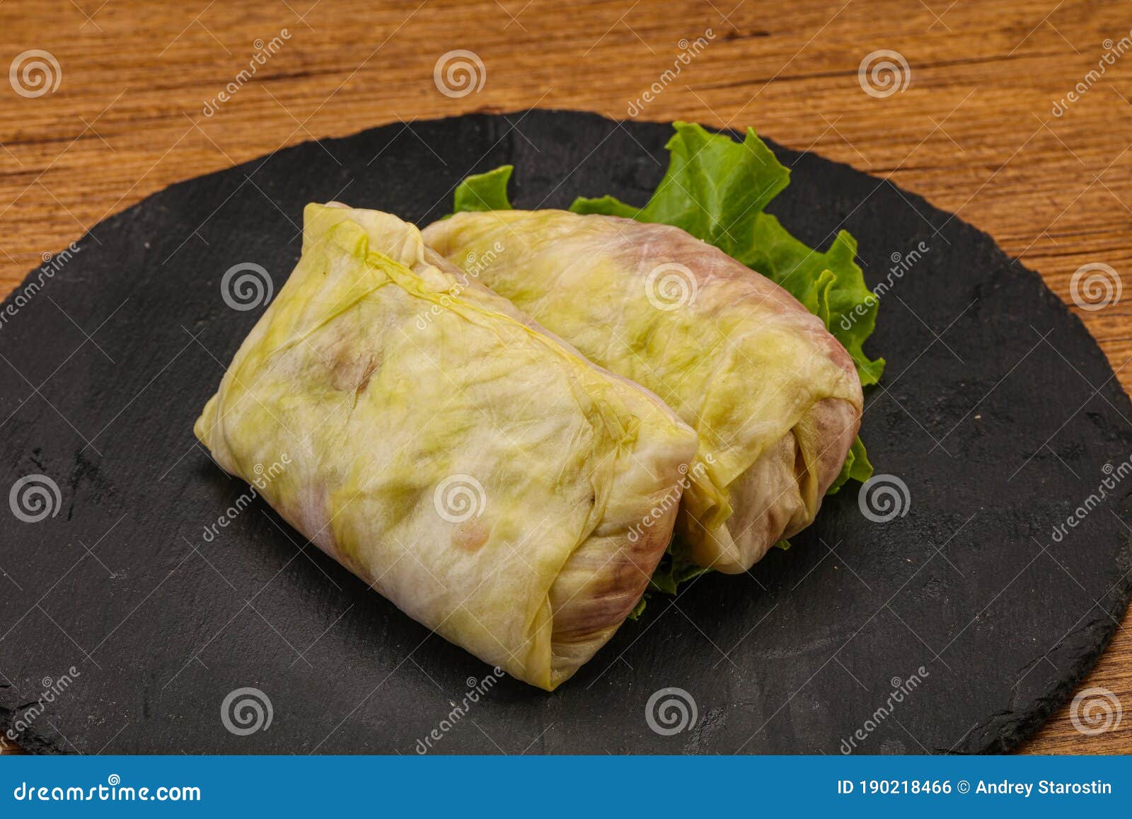 Col Rellena Cruda Casera Con Carne Foto de archivo - Imagen de blanco ...