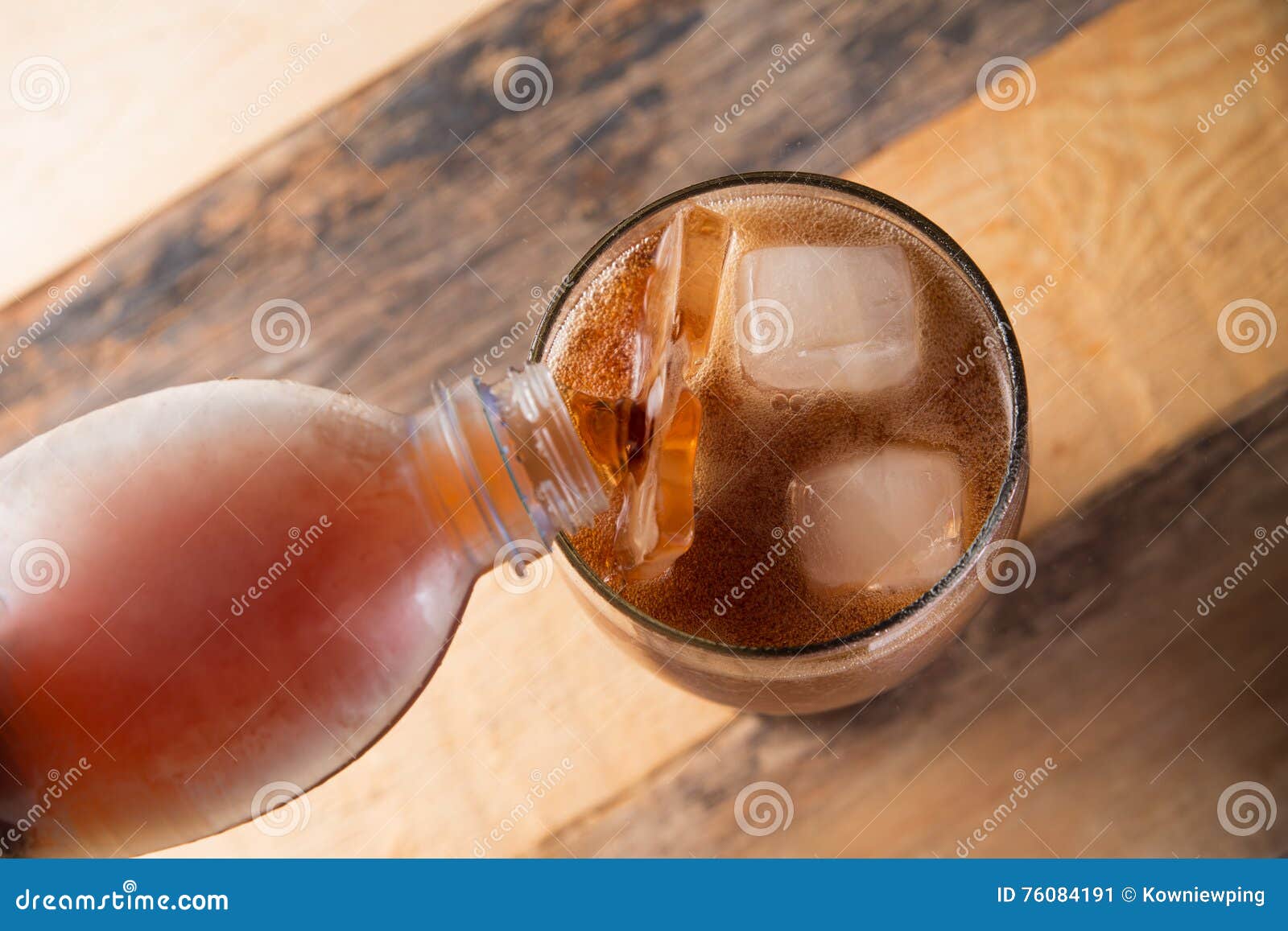 Colada de la cola imagen de archivo. Imagen de terraplén - 76084191