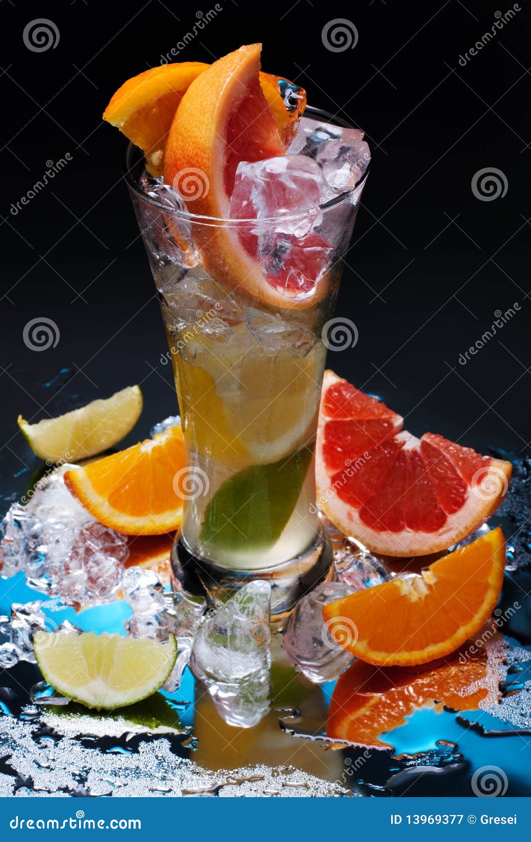 Cold fresh lemonade stock image. Image of lime, drink - 13969377