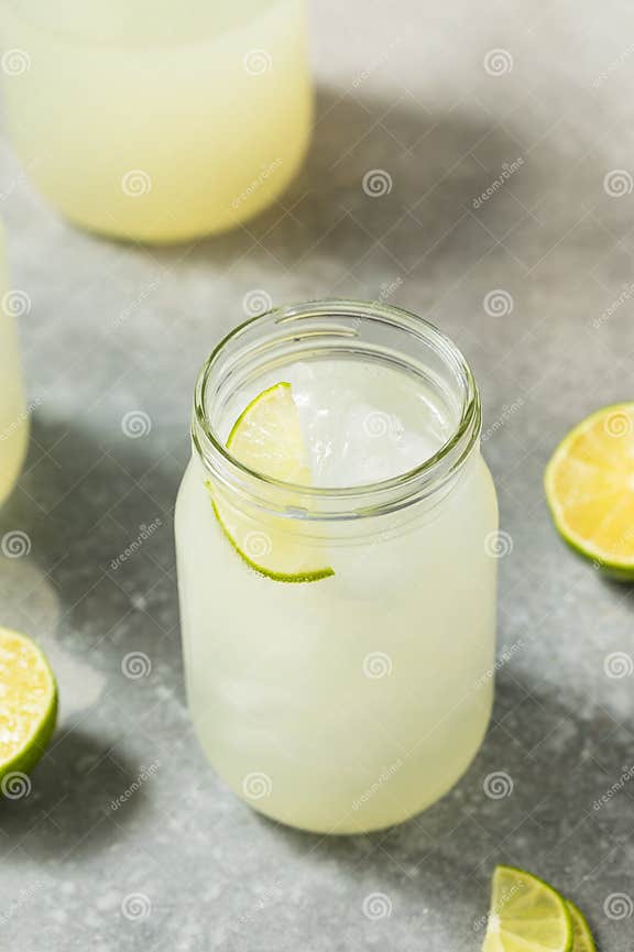 Cold Refreshing Lime Limeade Stock Image - Image of limeade, frothy ...