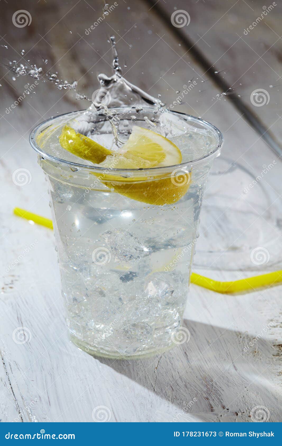 Cold soft drink with lemon stock image. Image of sprite - 178231673