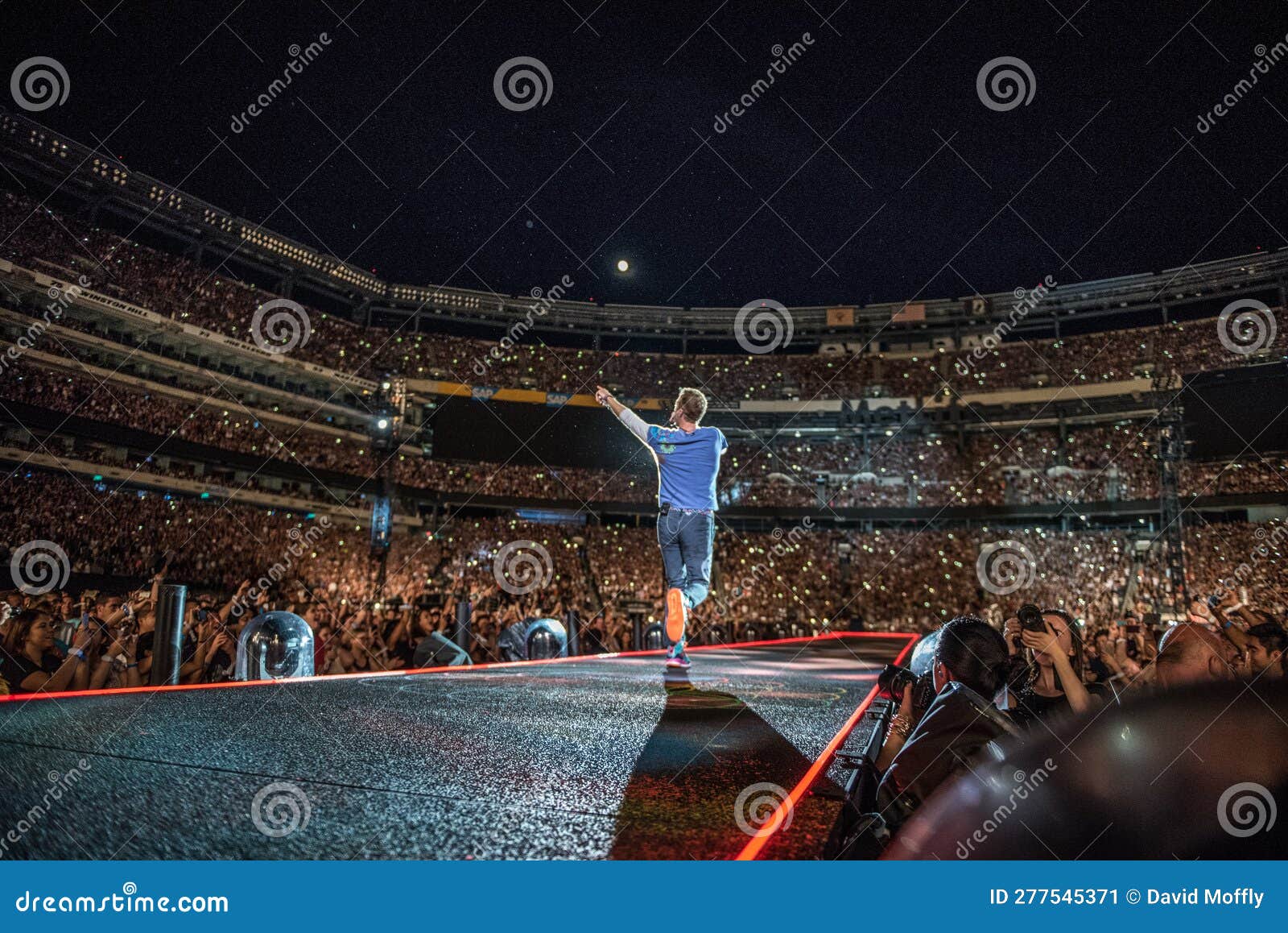 Coldplay in Concert at Hard Rock Stadium in Miami Editorial Photo ...