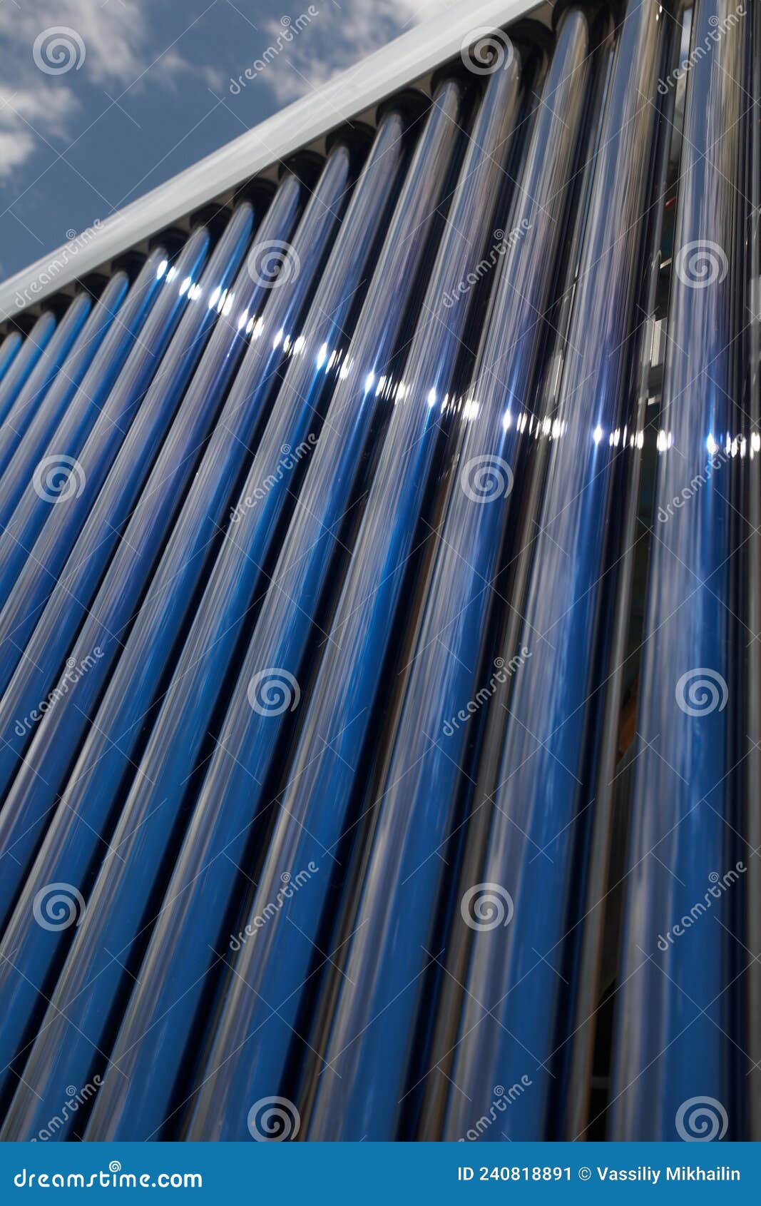 Colector solar foto editorial. Imagen de azul, tubo - 240818891