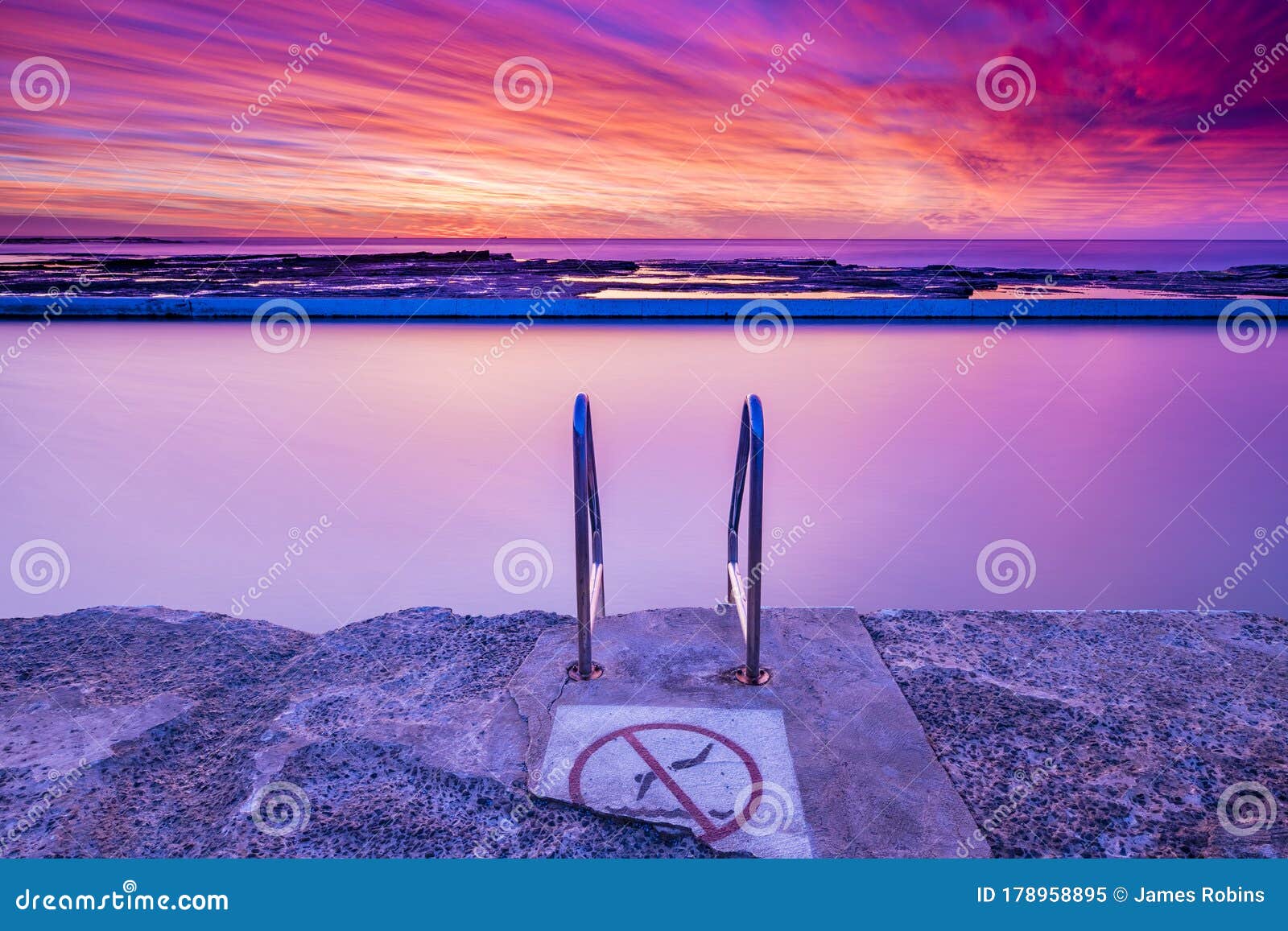 Coledale Pool stock image. Image of sunrise, movement - 178958895