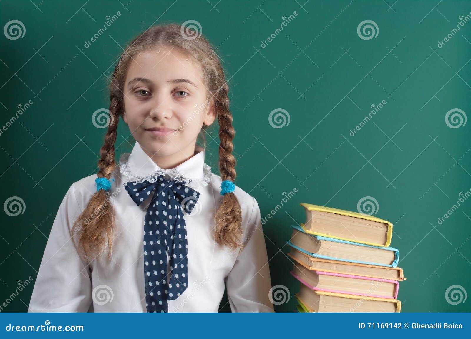 Colegiala foto de archivo. Imagen de estudio, cabrito - 71169142