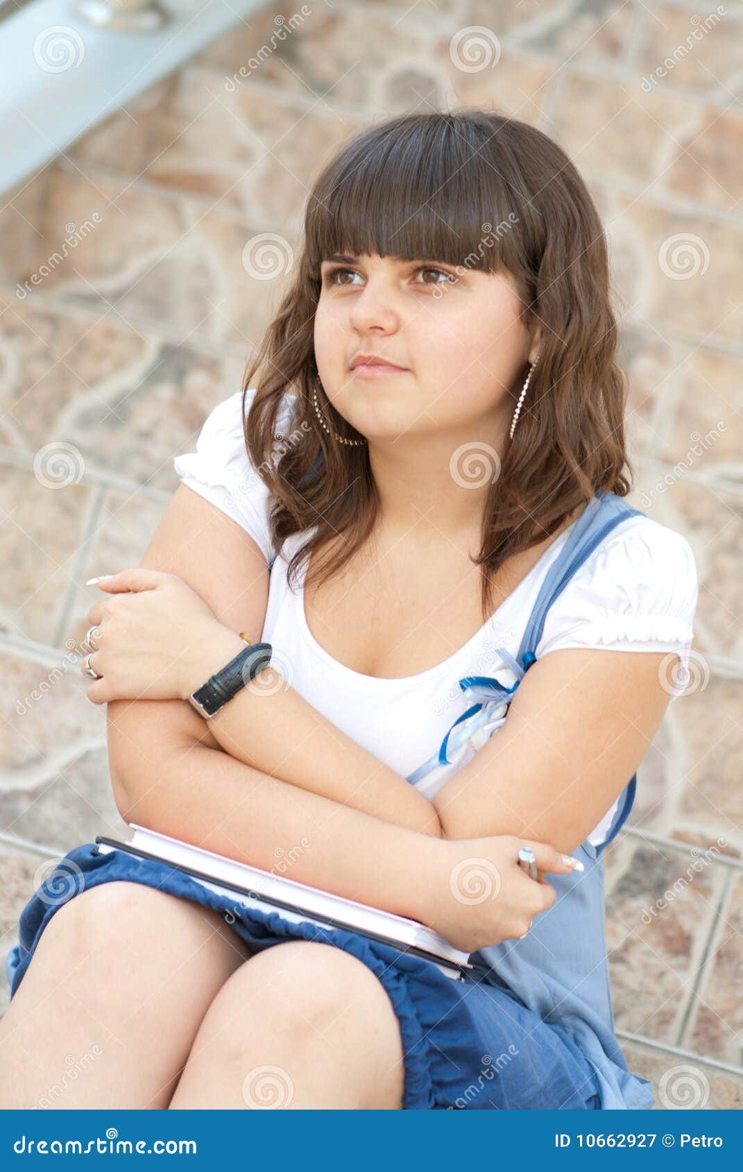 Colegiala bonita imagen de archivo. Imagen de feliz, inteligente - 10662927