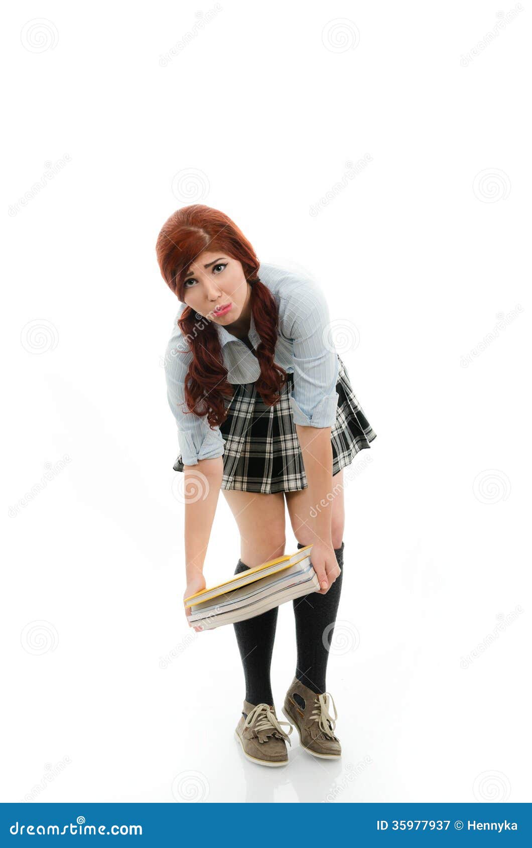 Colegiala Que Intenta Levantar Una Pila Pesada De Libros Imagen de ...