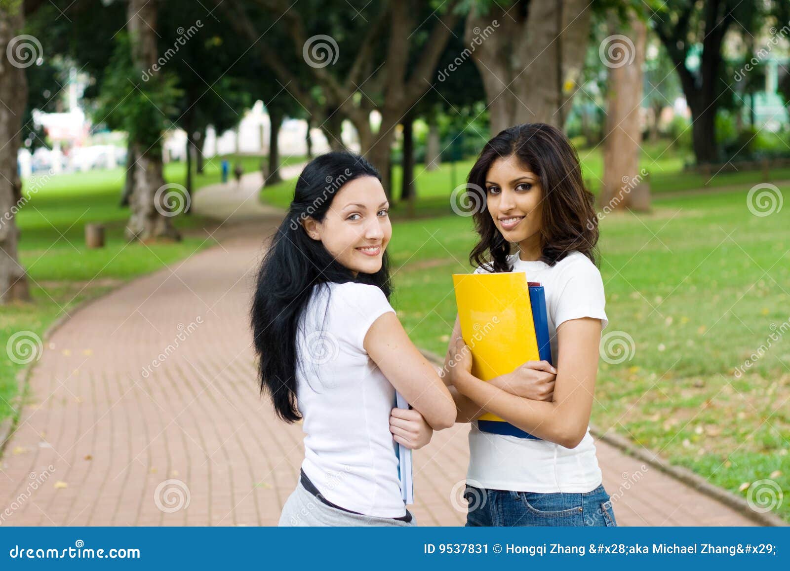 Colegialas imagen de archivo. Imagen de novia, diversidad - 9537831