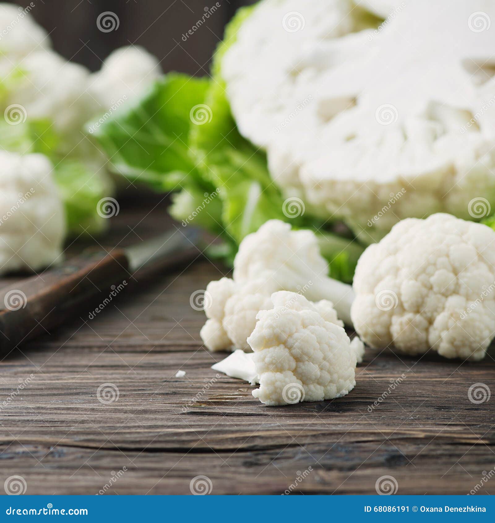 Coliflor Cruda Fresca En La Tabla De Madera Imagen de archivo - Imagen ...