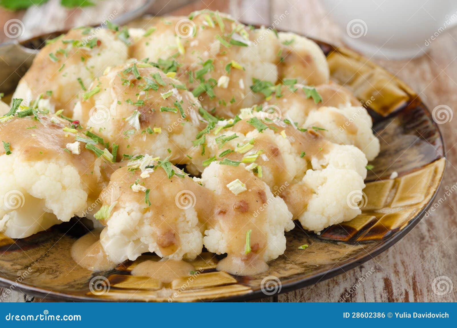 Coliflor Hervida Con El Primer De La Salsa Foto de archivo - Imagen de ...
