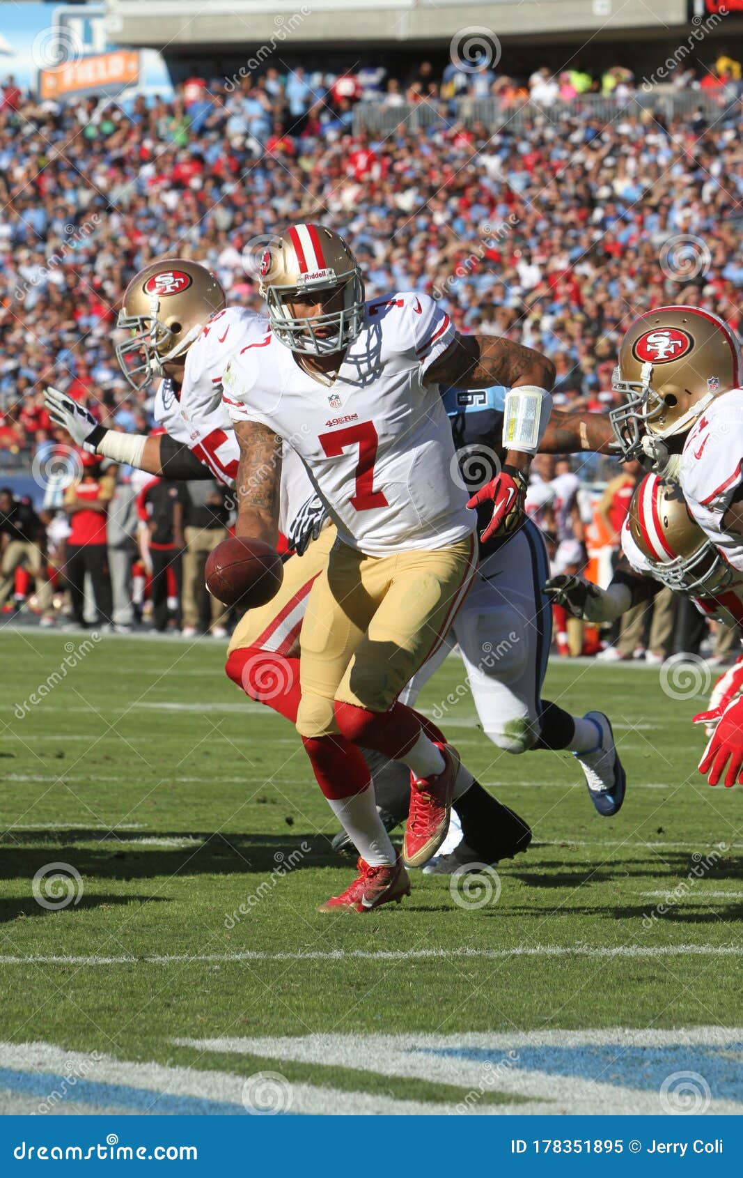 Colin Kaepernick editorial image. Image of frank, helmet - 178351895
