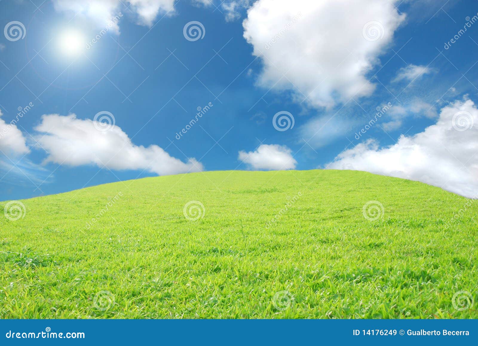 Colina y cielo imagen de archivo. Imagen de exterior - 14176249