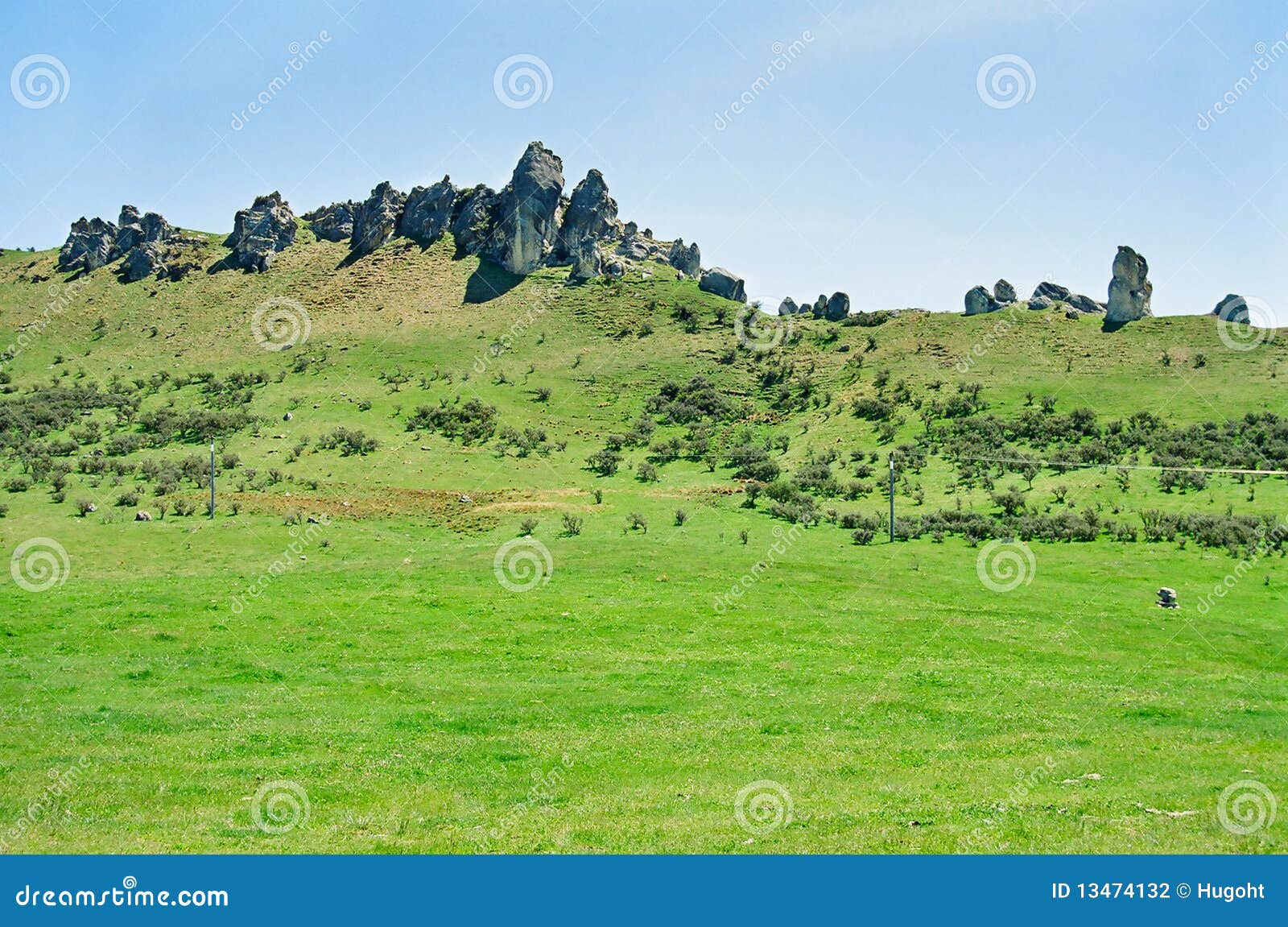Colinas verdes y rocas foto de archivo. Imagen de nowhere - 13474132