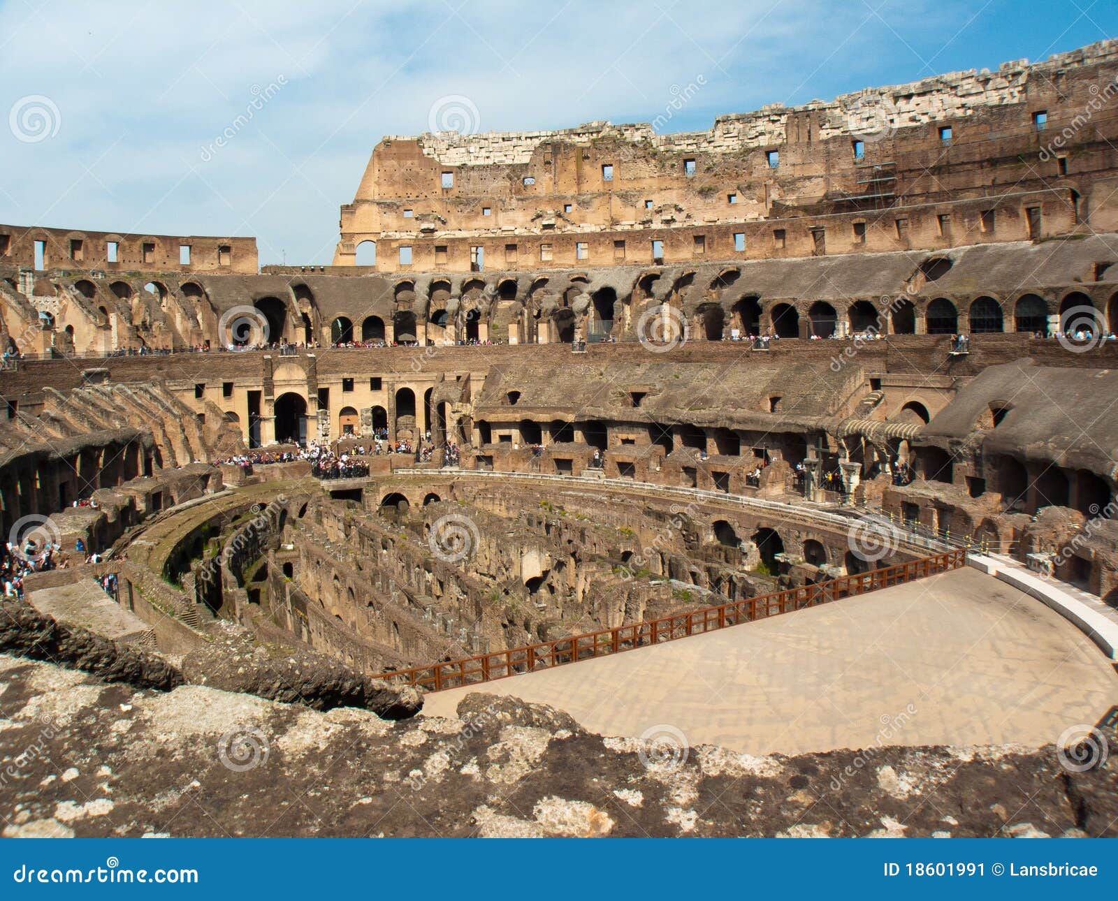Coliseo de Roma, interior imagem de stock. Imagem de ensolarado - 18601991