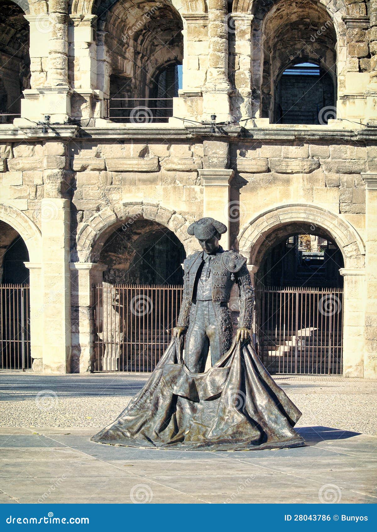 Coliseo Romano - Nimes, Francia Foto de archivo - Imagen de antigüedad ...