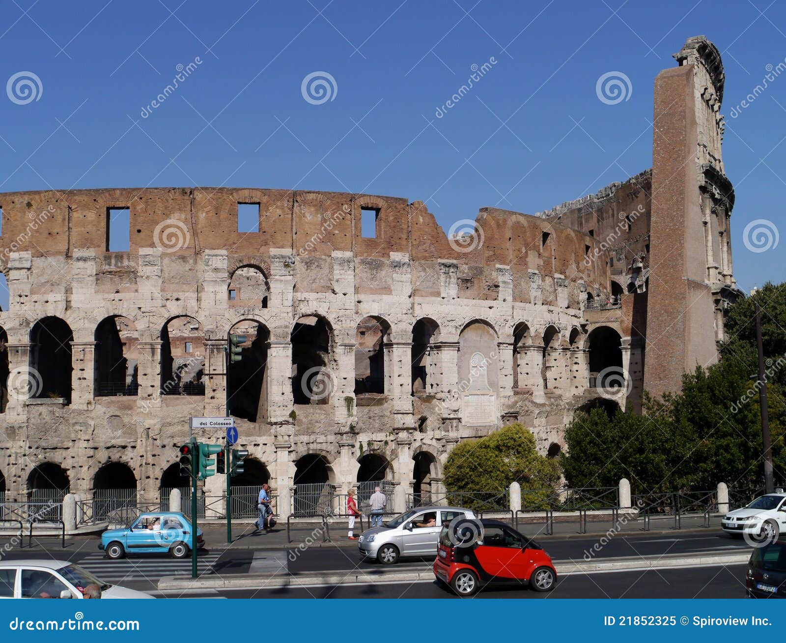 Coliseum and city traffic editorial image. Image of street - 21852325