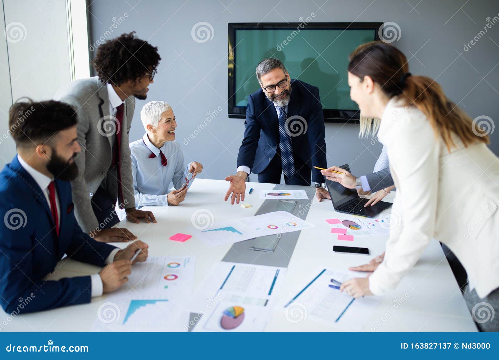 Collaboration and Analysis by Business People Working in Office Stock ...