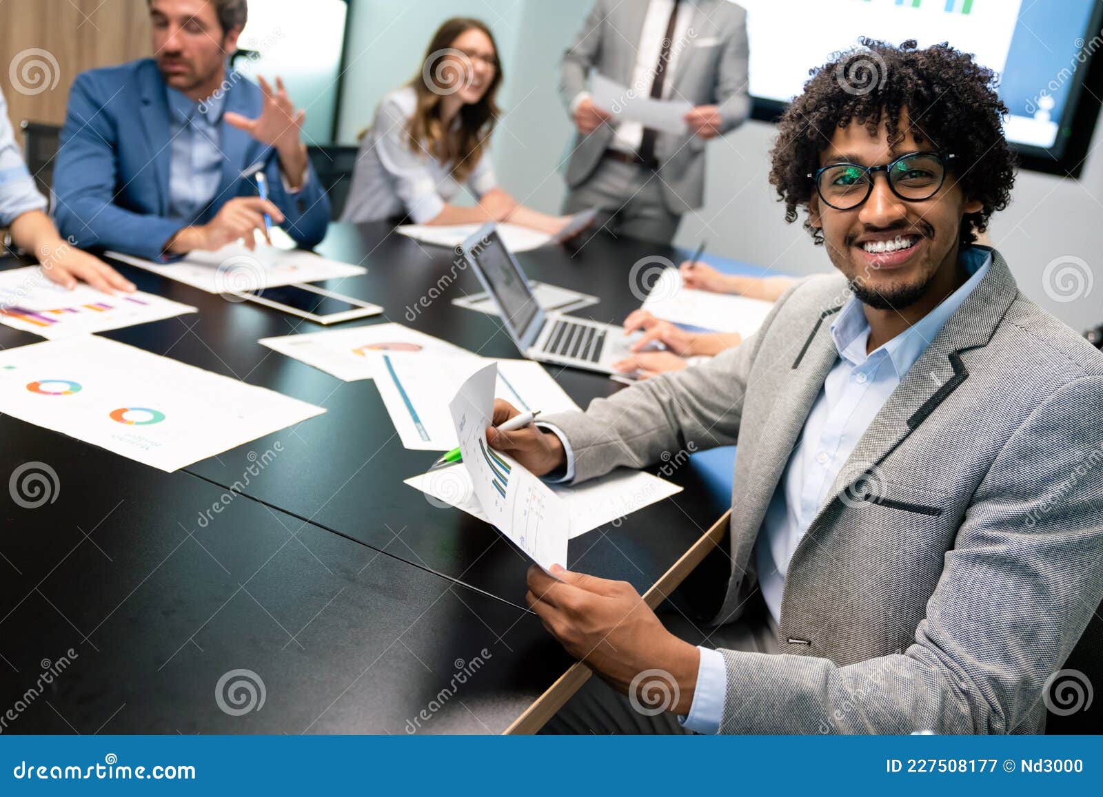 Collaboration and Analysis by Business People Working in Office Stock ...