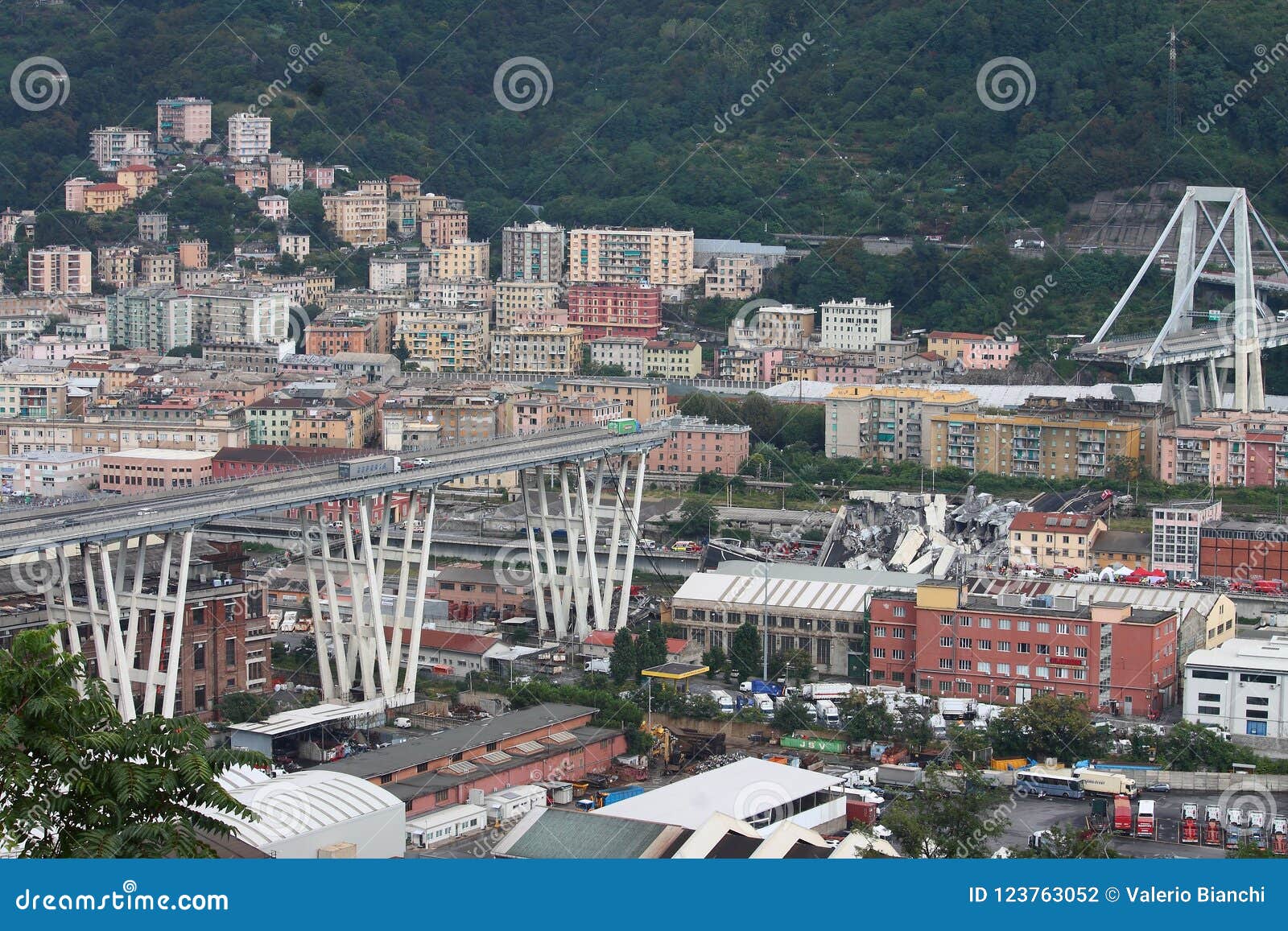 The Collapse of the Morandi Bridge in Genoa Editorial Photography ...