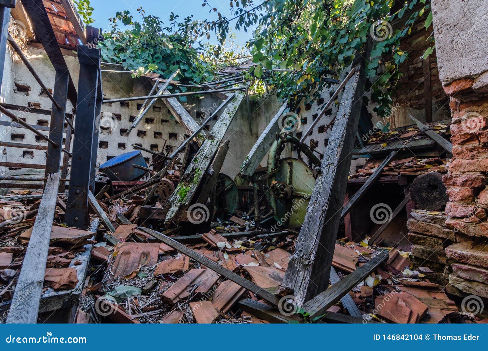 Collapsed farmhouse stock photo. Image of house, sightseeing - 146842104