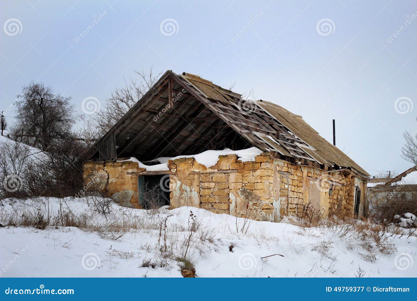 The collapsed old house stock image. Image of grass, facade - 49759377