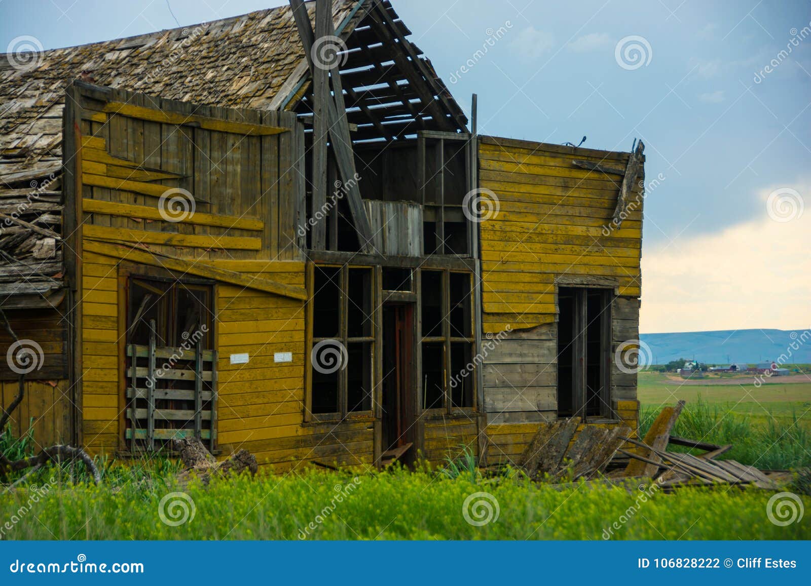 Collapsing Barn in Eastern Washington`s Palouse Region Stock Photo ...