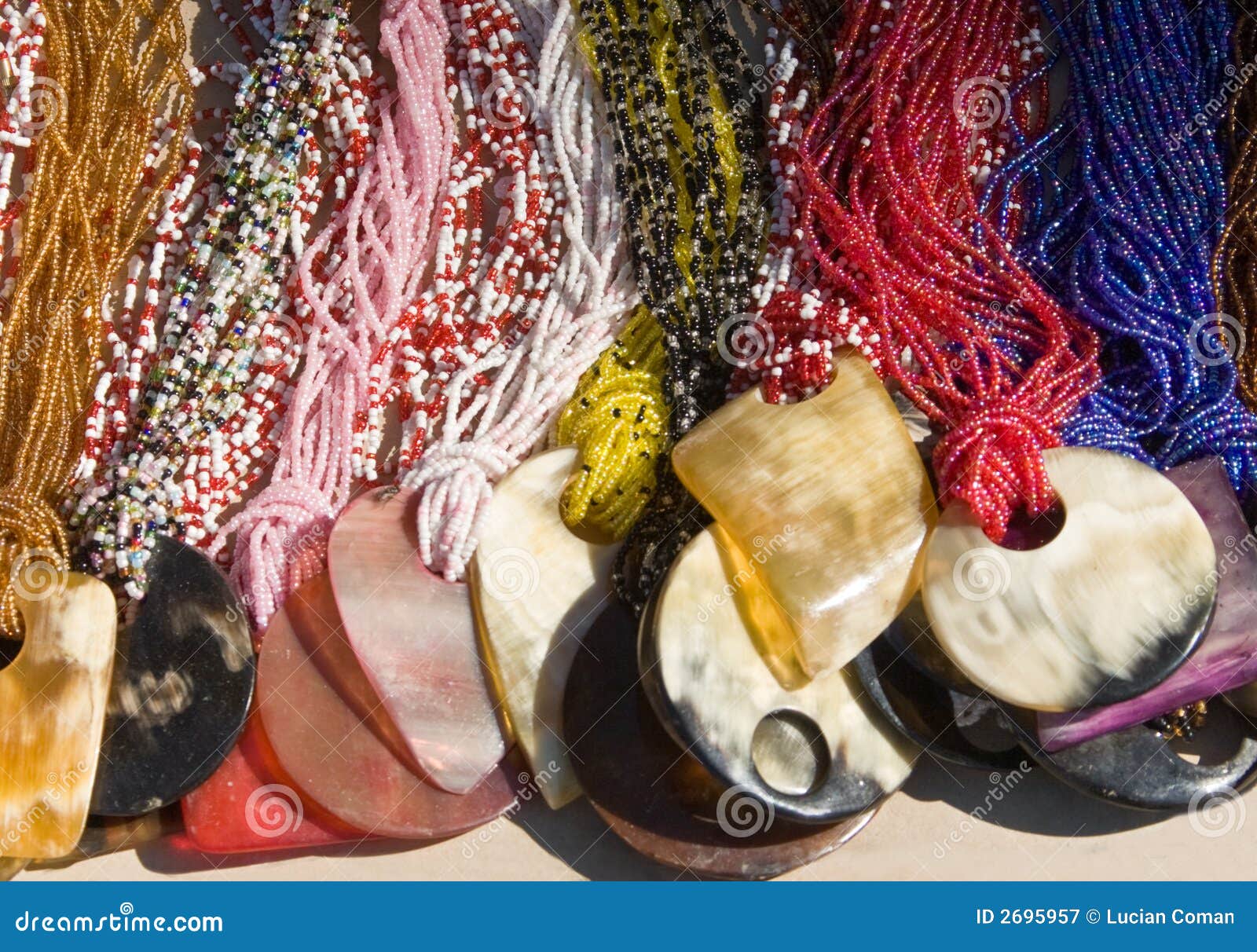 Collares Africanos Tradicionales Imagen de archivo - Imagen de manera ...