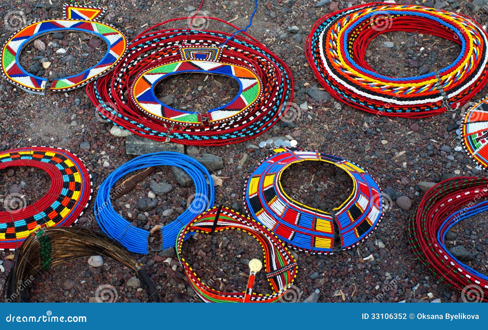 Collares Africanos Tradicionales Foto de archivo - Imagen de granos ...