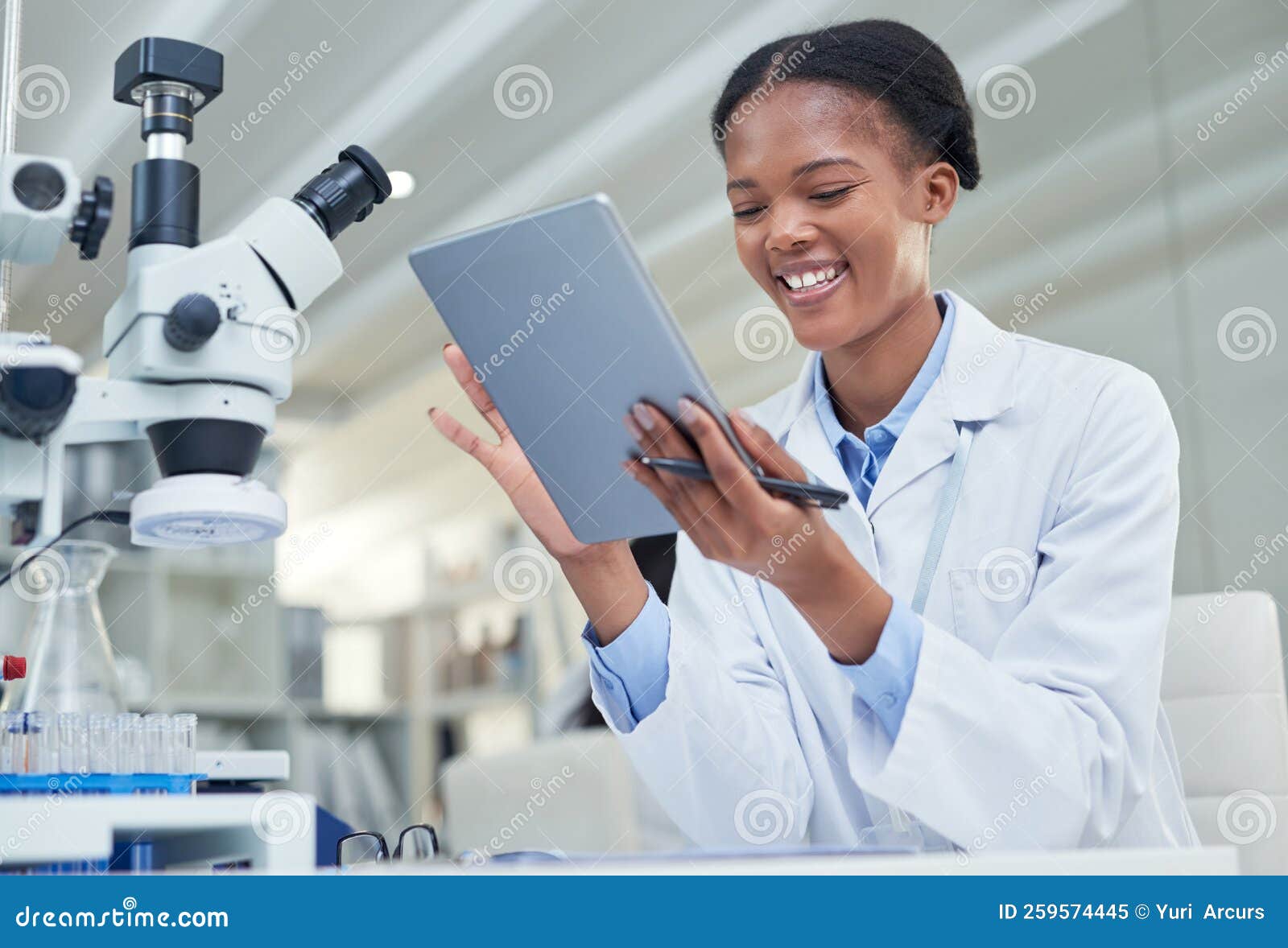 Collecting and Organising New Info with Ease. a Young Scientist Using a ...