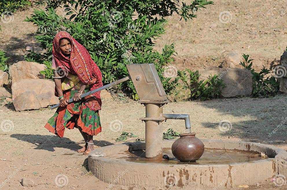 Collecting Water in India 3 Editorial Image - Image of water, asia ...