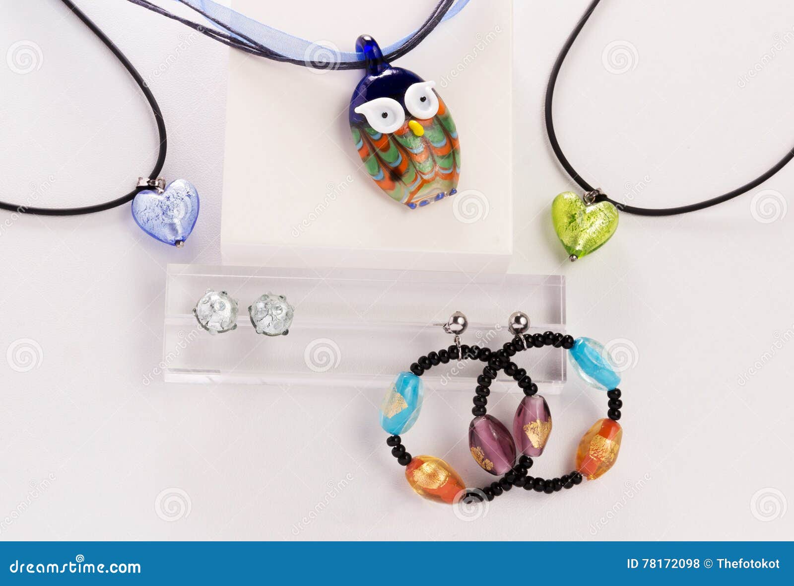 Collection de bijoux photo stock. Image du brun, coffre - 78172098