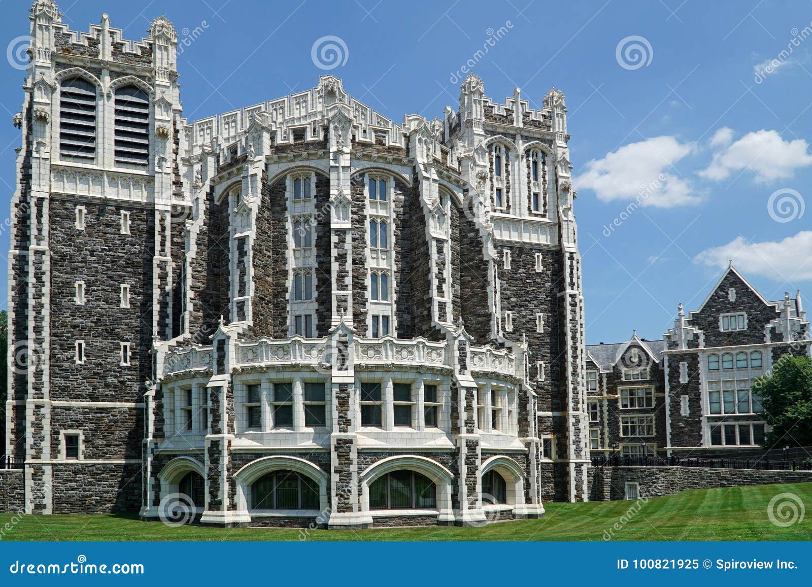 College building stock image. Image of courtyard, lawn - 100821925