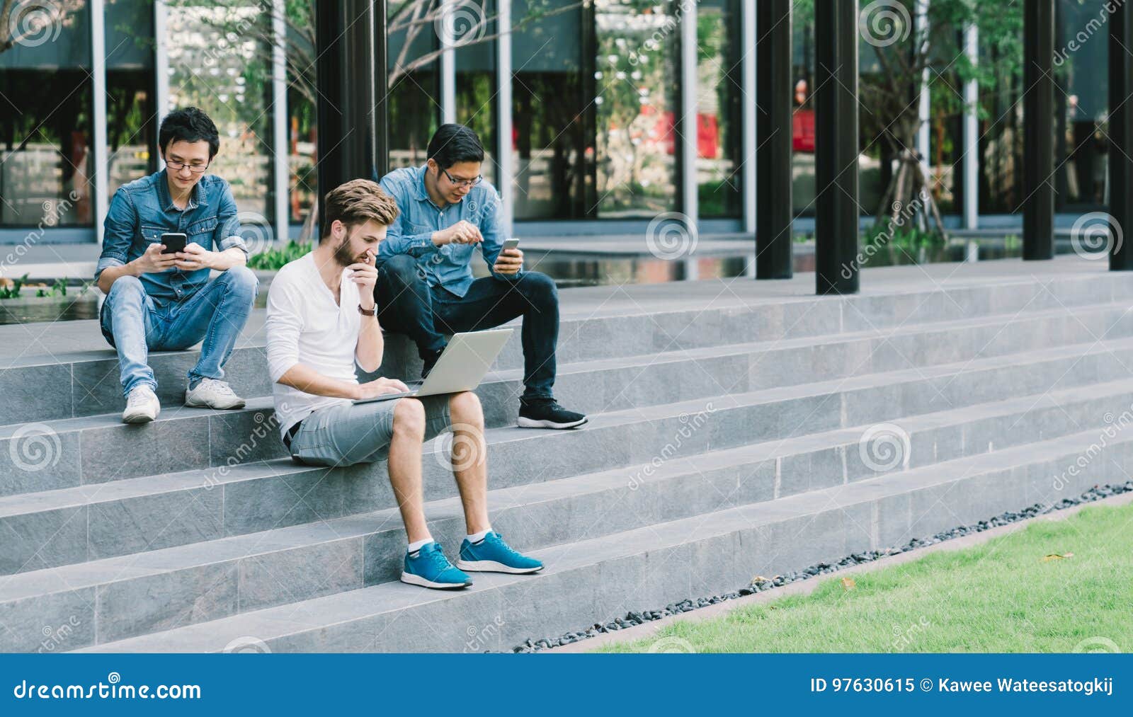 College Student, Teamwork, Laptop Computer, Smartphone, Education ...