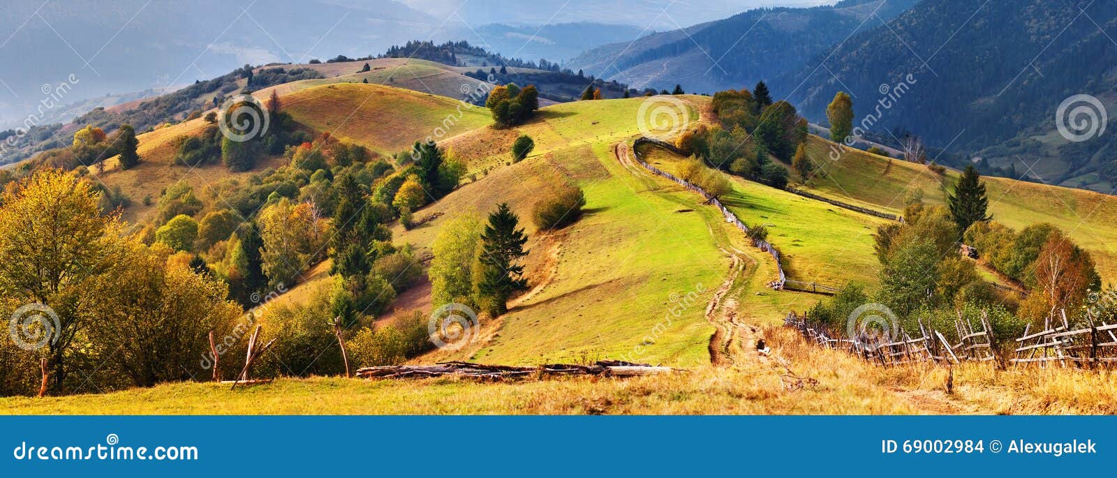 Collines De Montagne D'automne Dans Les Alpes Photo stock - Image du ...