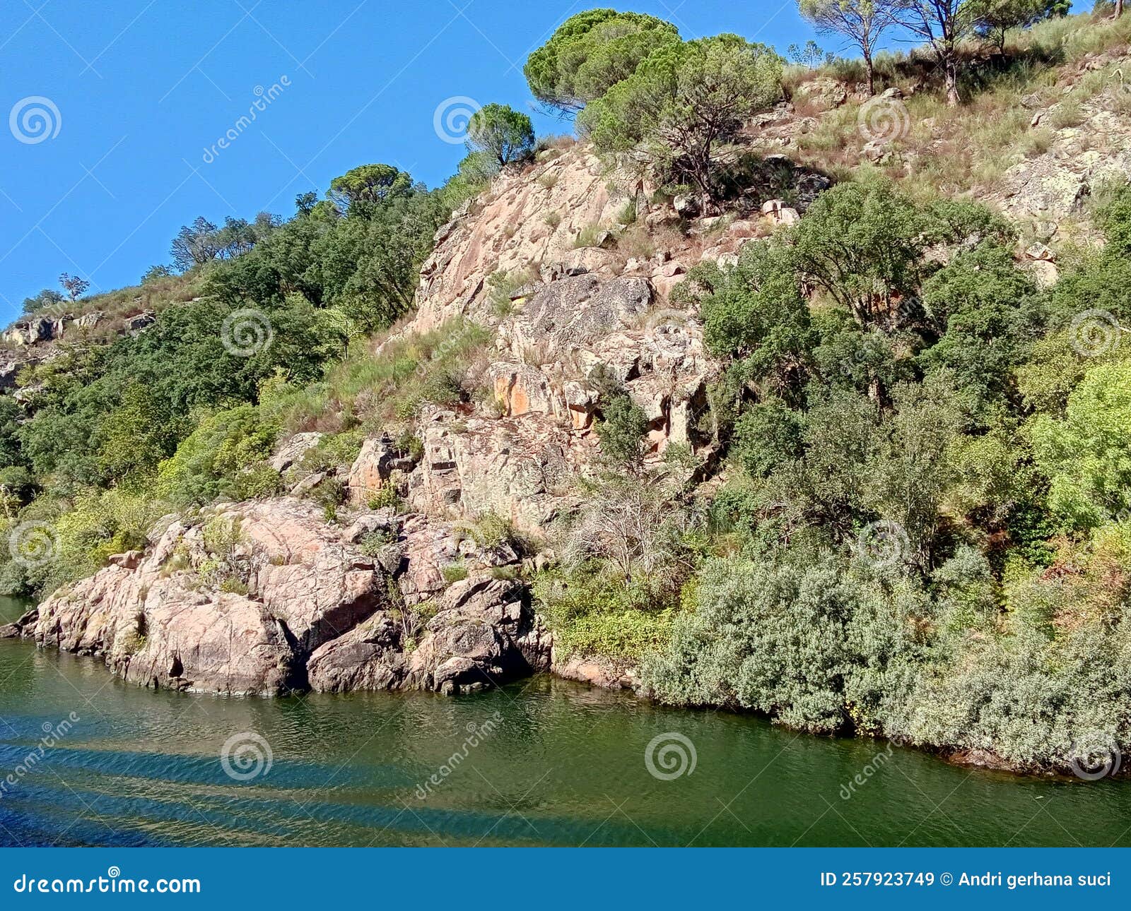 Collines Rocheuses Le Long Des Fleuves Douro Image stock - Image du ...