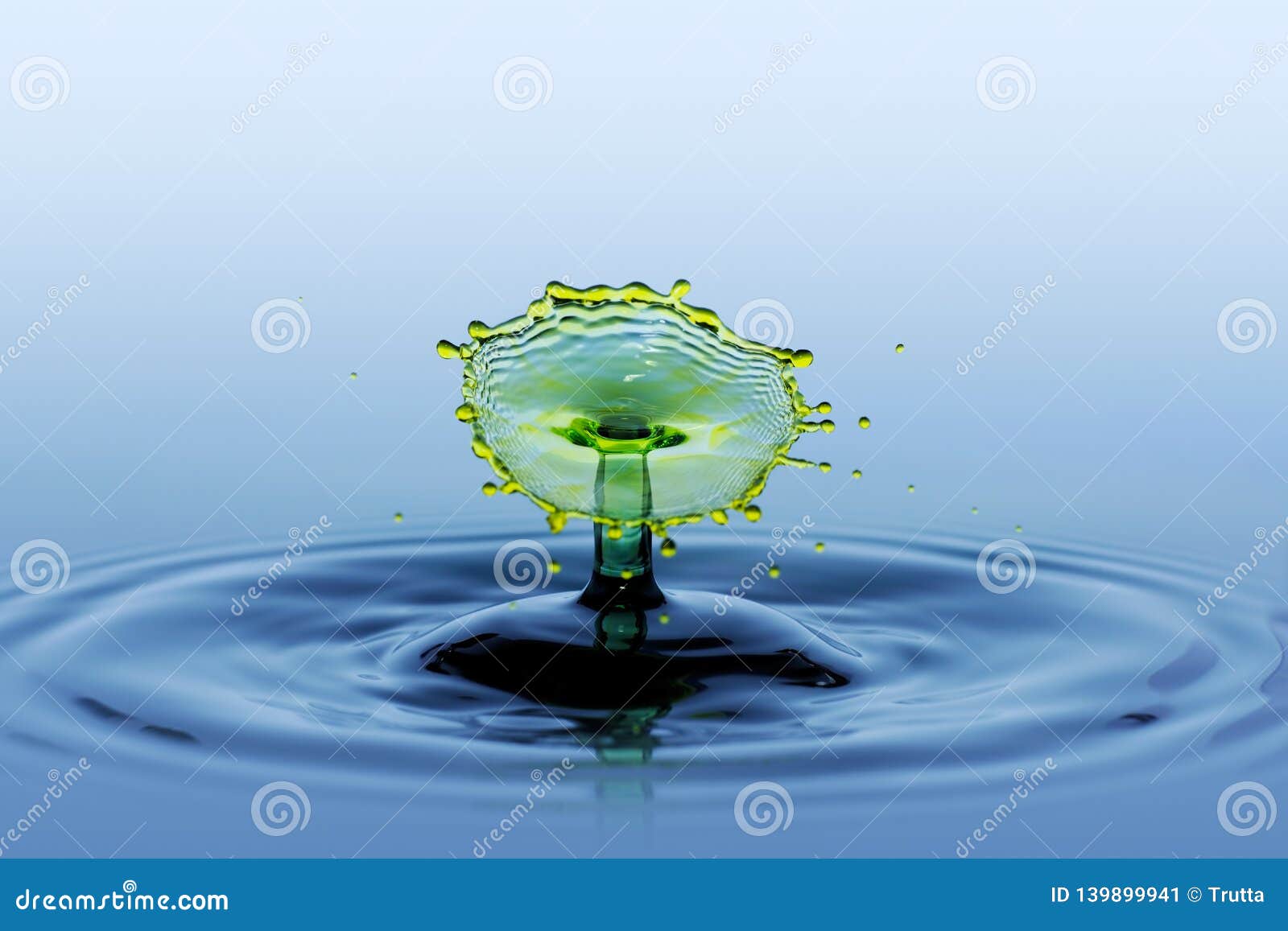 Collision Effect of Two Green Falling Water Drops - Splatter Stock ...
