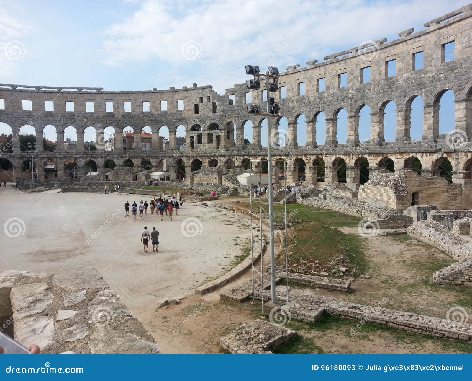 Colloseum 编辑类库存照片. 图片 包括有 夏天, 布琼布拉 - 96180093