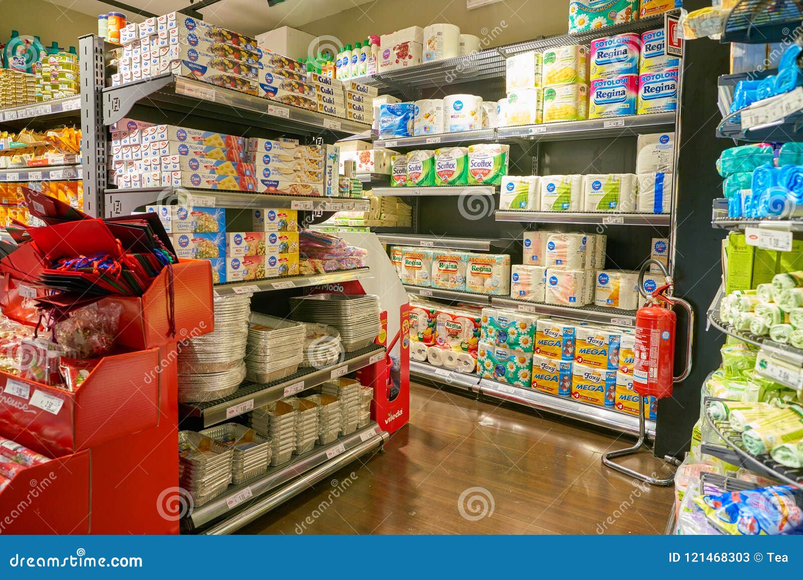 Colmado foto de archivo editorial. Imagen de moderno - 121468303