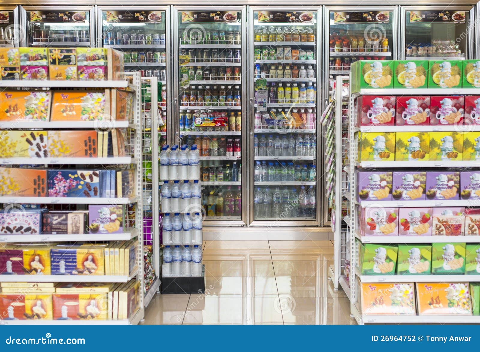 Colmado fotografía editorial. Imagen de botella, cristal - 26964752