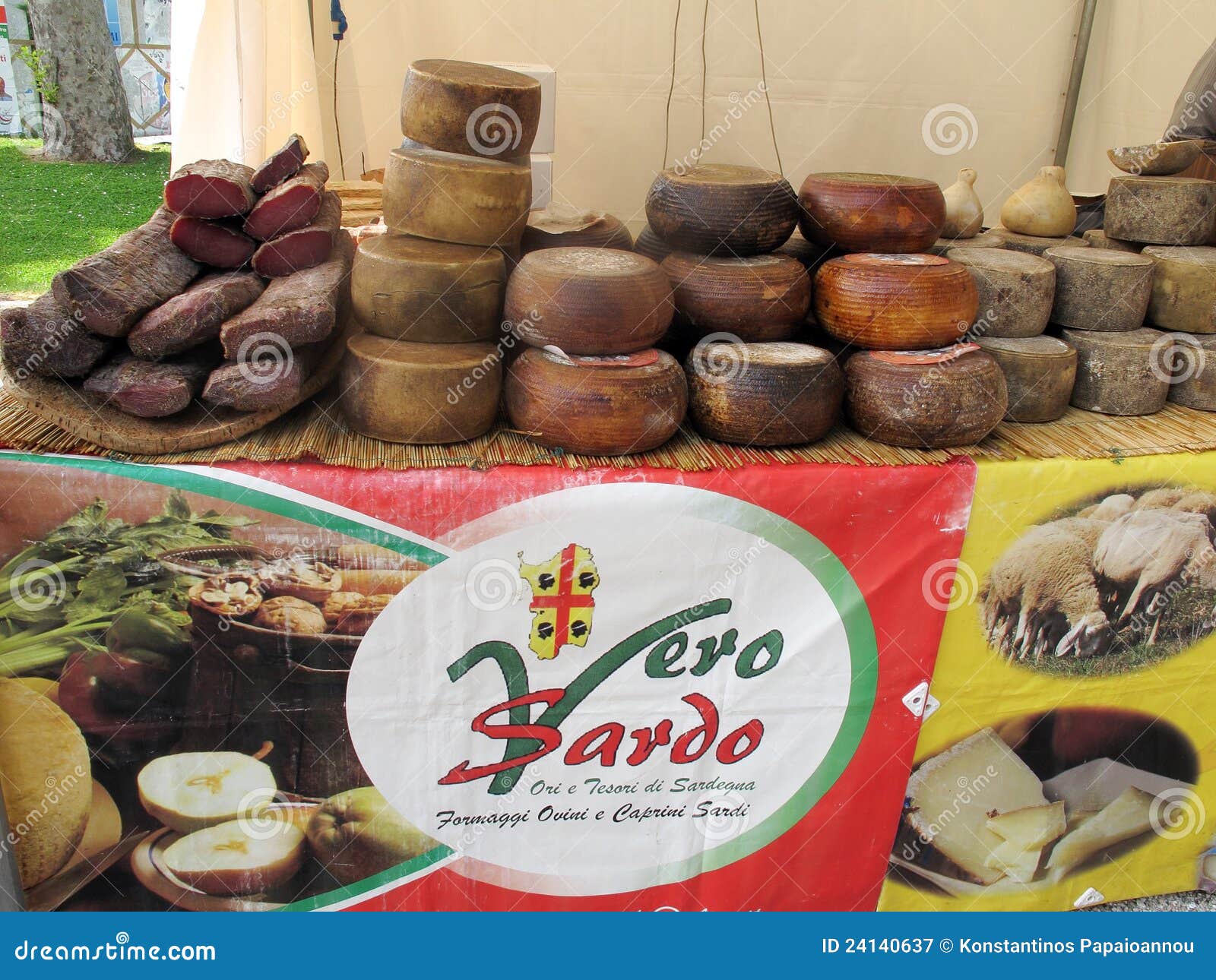 Colmado italiano fotografía editorial. Imagen de queso - 24140637