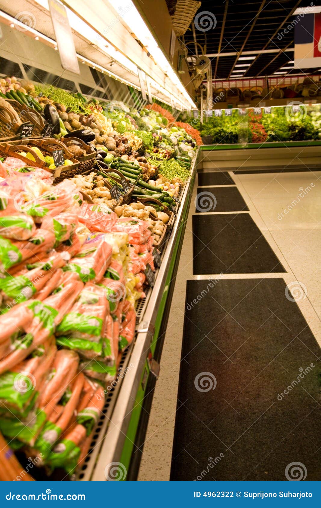 Colmado o supermercado foto de archivo. Imagen de vitamina - 4962322