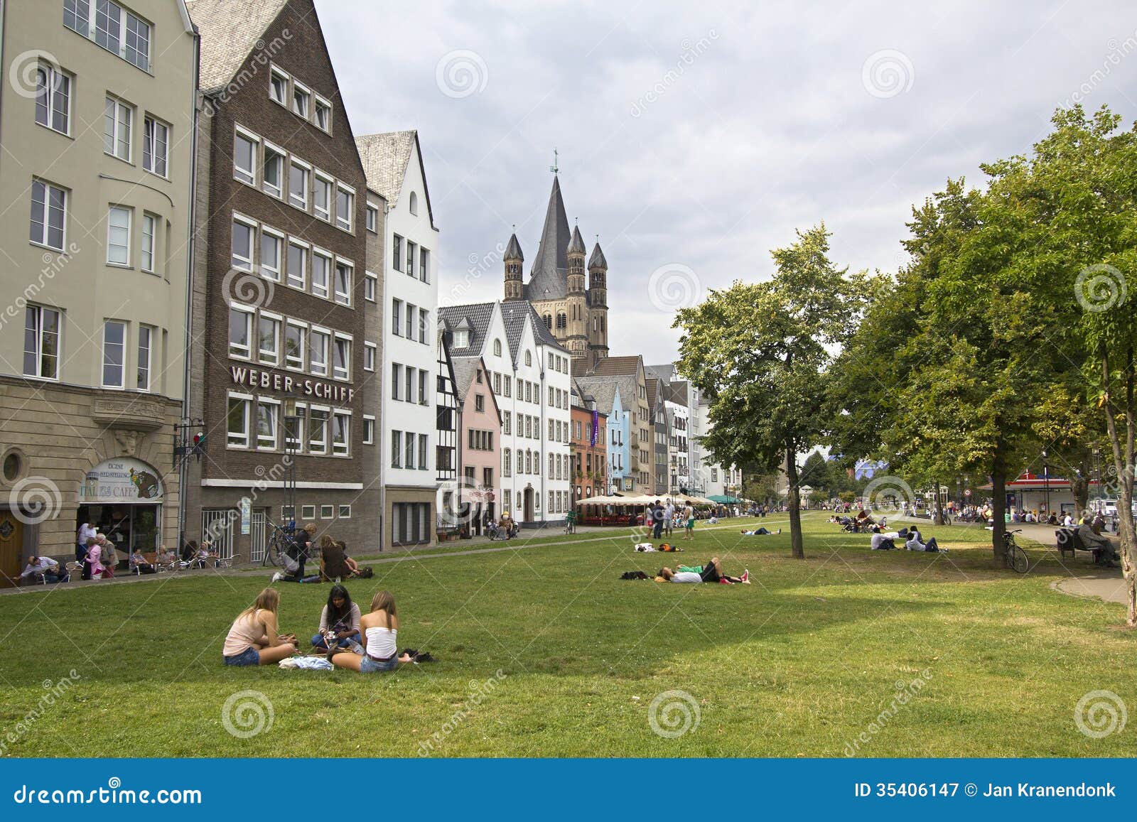 Cologne Altstadt photographie éditorial. Image du touristes - 35406147