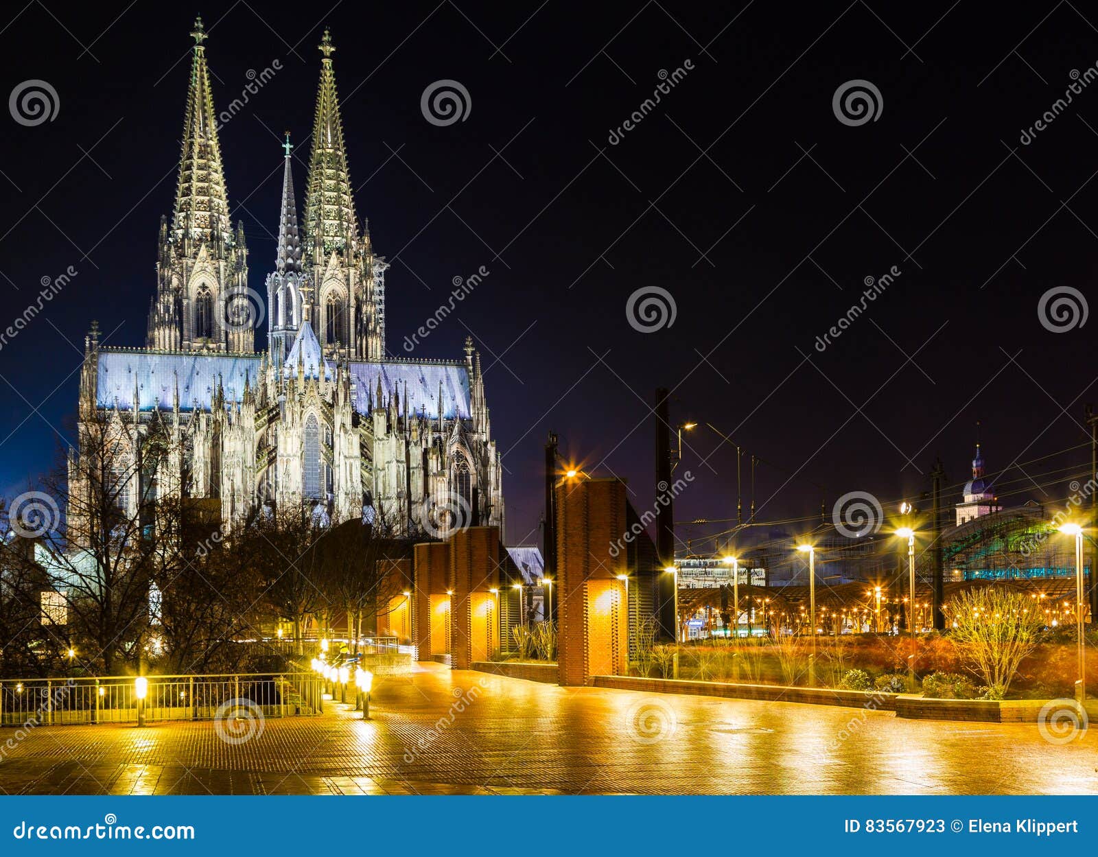 Cologne cathedral at night stock image. Image of antiquity - 83567923