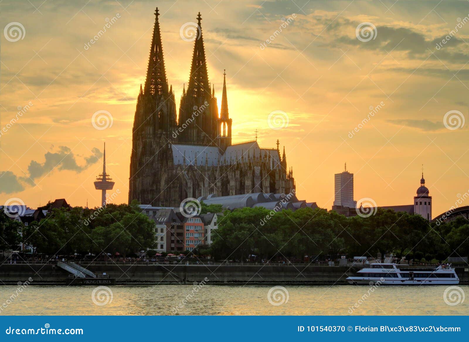 Evening in Koeln, Koelner Dome Stock Photo - Image of foreground, koln ...