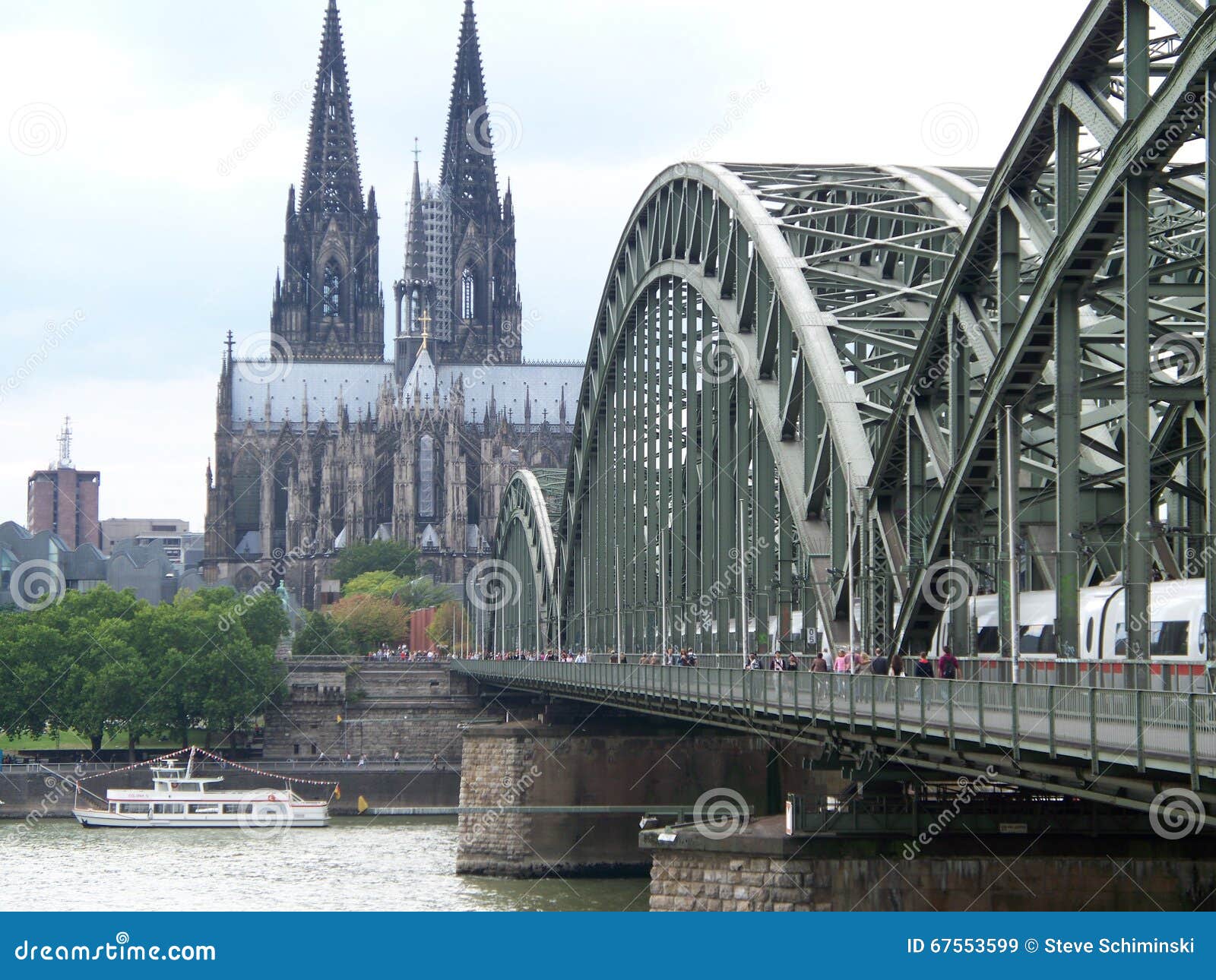 Cologne editorial stock image. Image of bridge, boat - 67553599