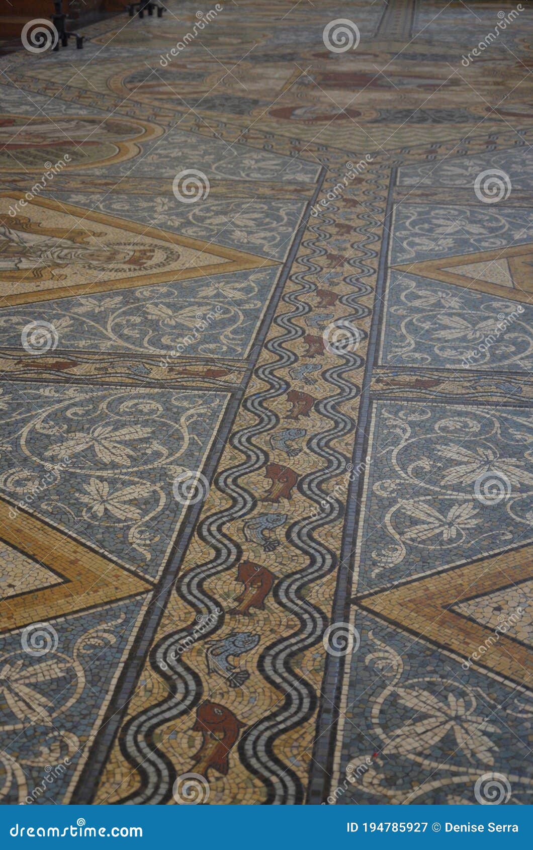 Inlaid Marble Inside Of Columns With Arches At The Khas Mahal In Red ...