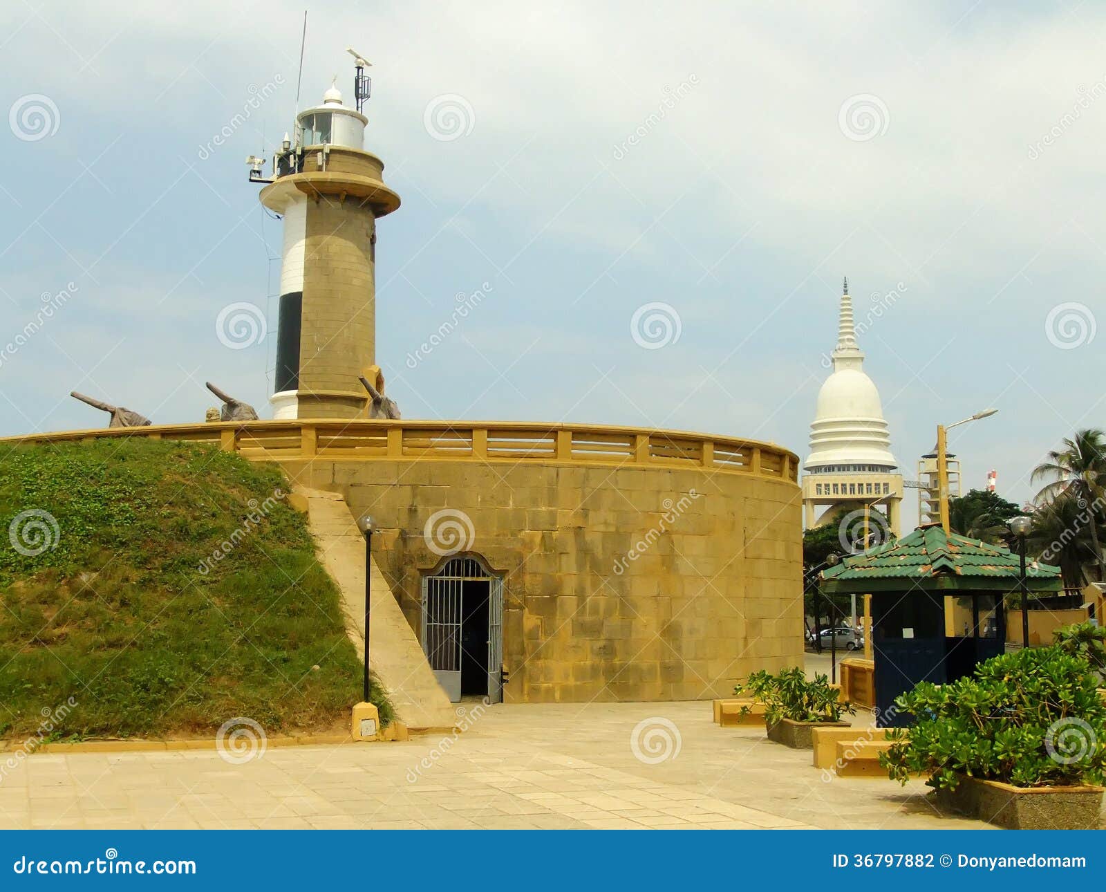 Colombo Lighthouse, Galbokka Point Stock Photo - Image of ocean ...